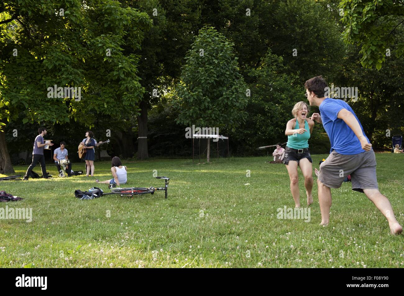 People playing music hi-res stock photography and images - Alamy