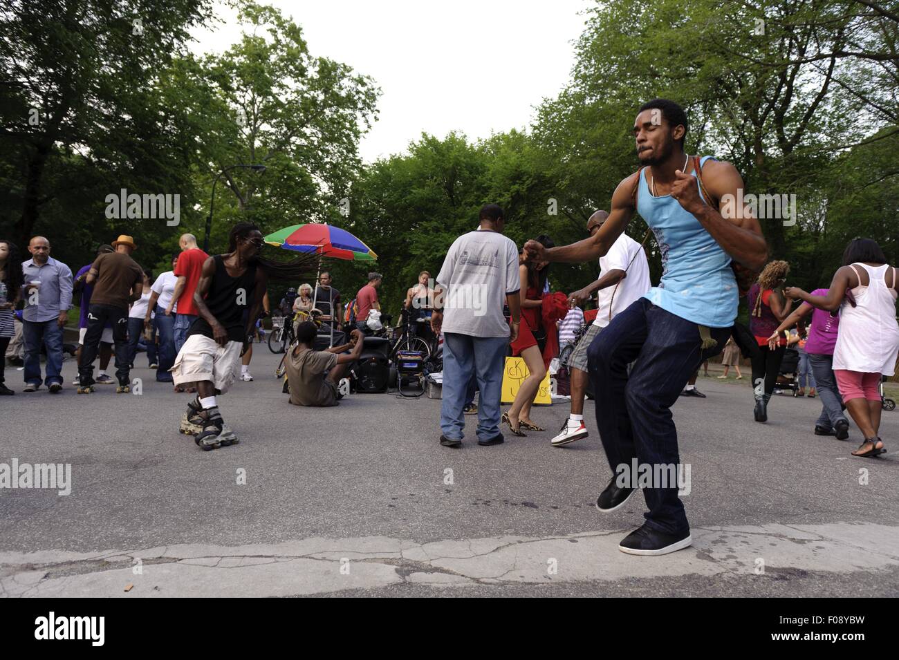 Street performer at Central Park, New York, USA Stock Photo - Alamy