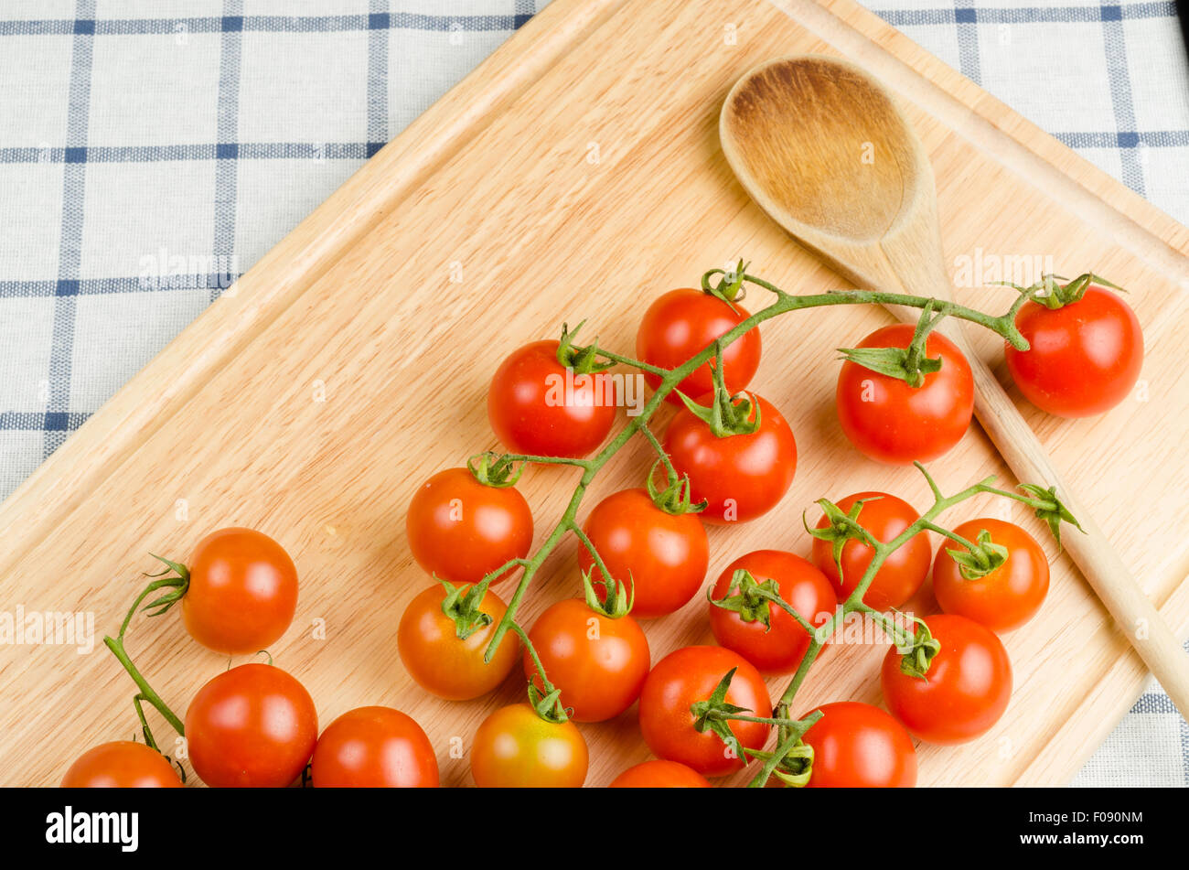 tomato, cutting board wood, tablecloth Stock Photo - Alamy