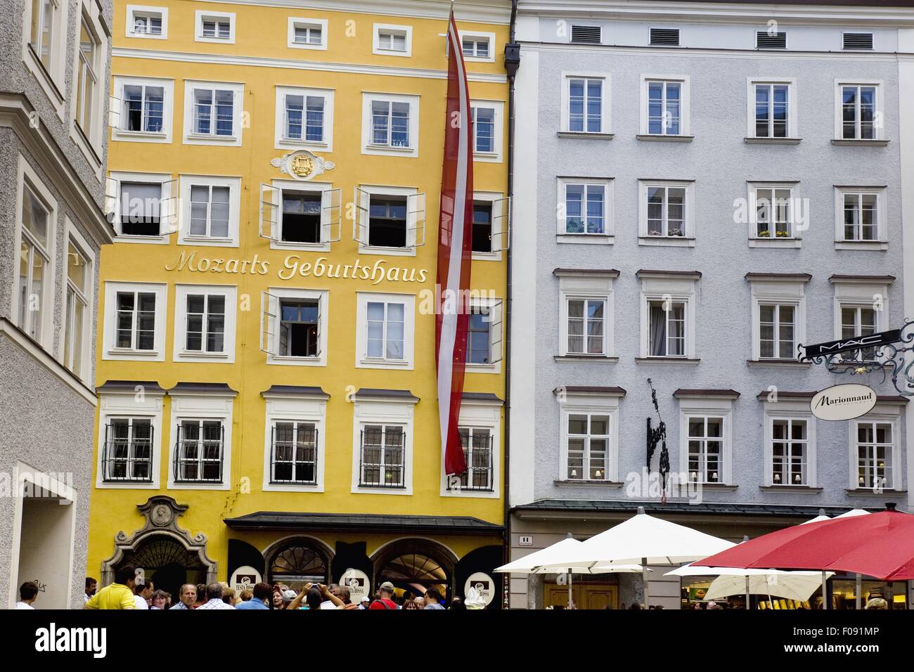 Mozart's birthplace in the Getreidegasse, Salzburg, Austria Stock Photo ...