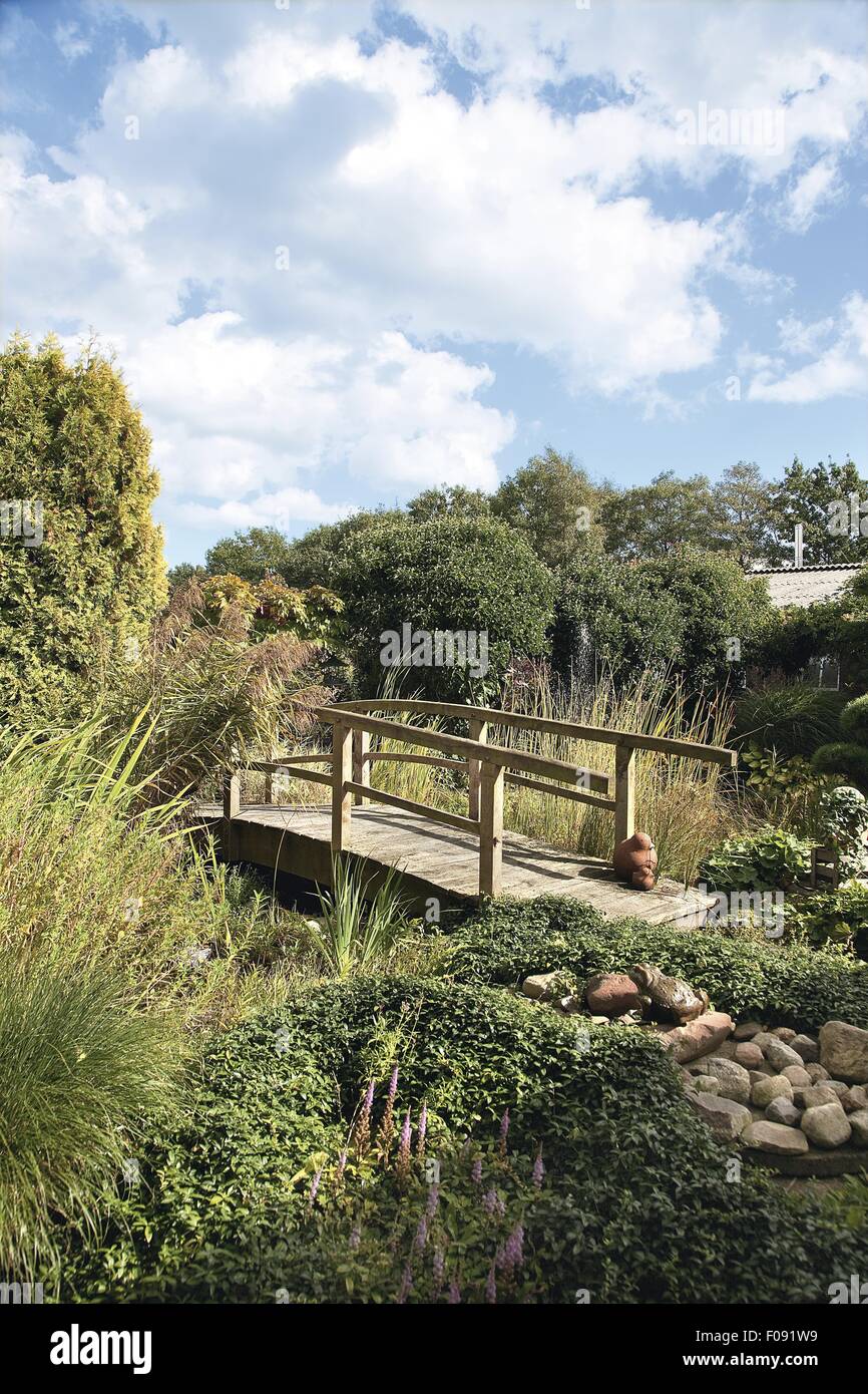 Small bridge in garden hi-res stock photography and images - Alamy