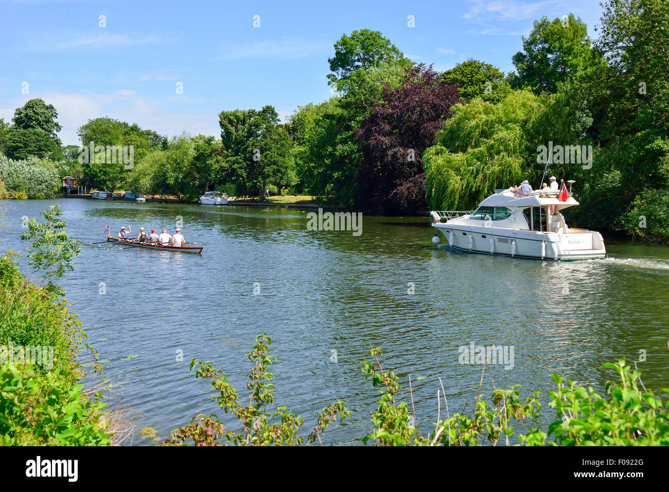 Jeanneau Prestige 32 Boat cruise boat and rowing boat on River Thames ...