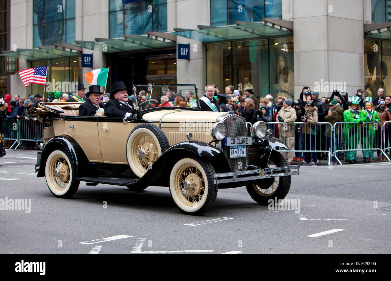 NEW YORK, NY, USA - MAR 17: St. Patrick's Day Parade on March 17, 2013 ...