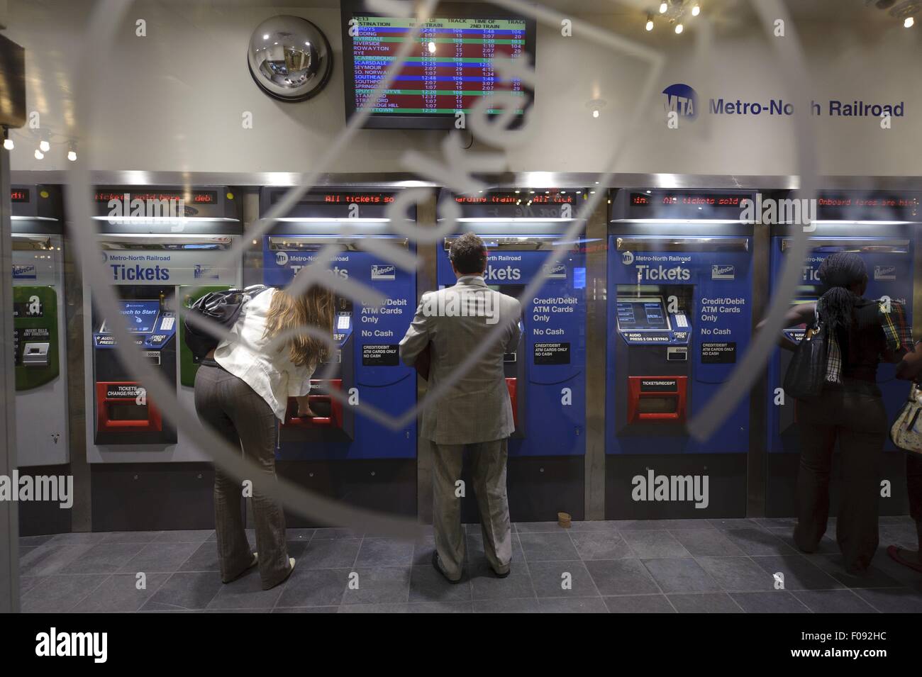Grand central terminal ticket machines hi-res stock photography and ...