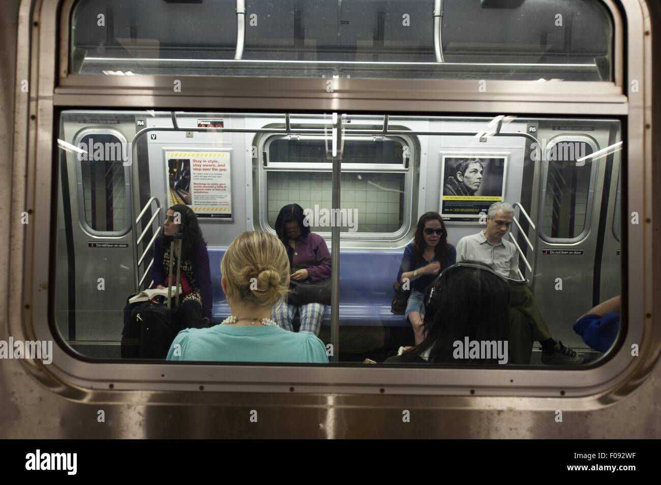 People travelling in Subway, New York Stock Photo - Alamy