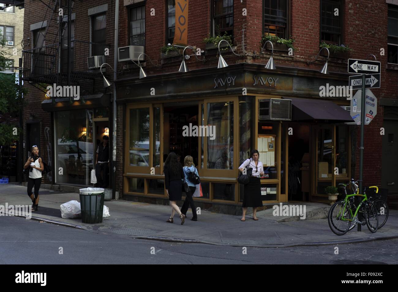 People outside Fanelli Cafe in SoHo, Manhattan, New York, USA Stock ...