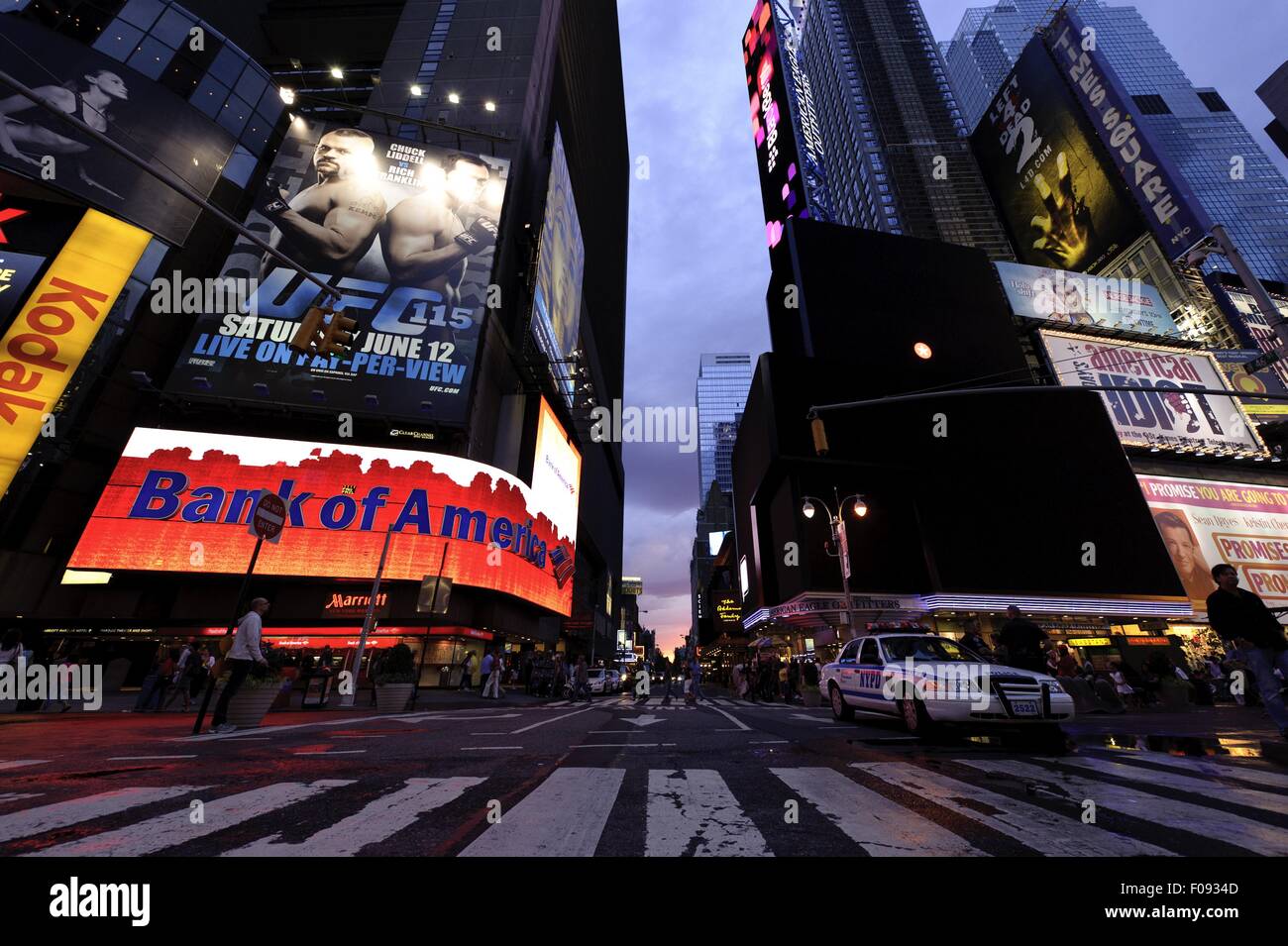 Buildings around times square hi-res stock photography and images - Alamy