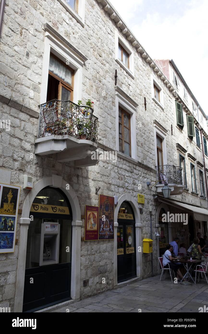 Big building facade hi-res stock photography and images - Alamy