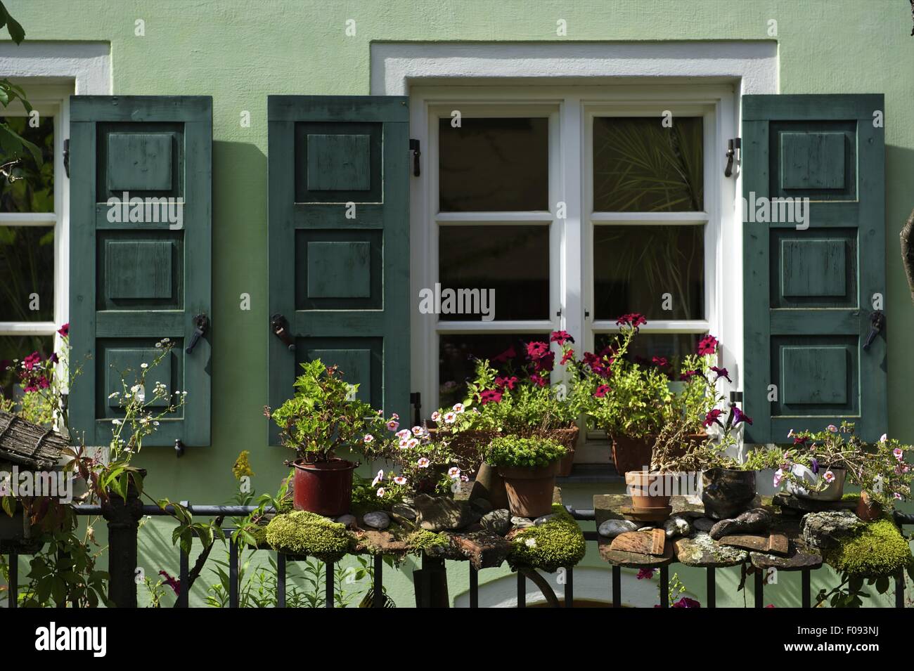 Cafe exterior window hi-res stock photography and images - Alamy