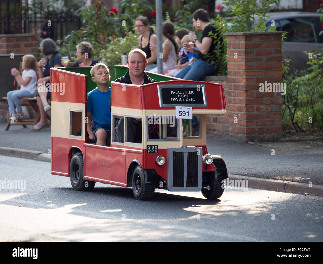 Boy bus uk hi-res stock photography and images - Alamy
