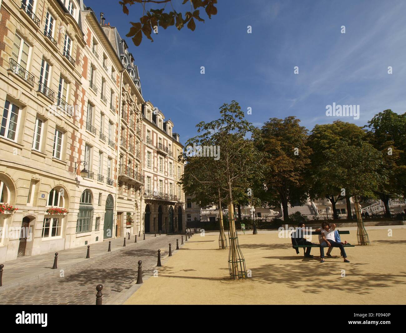 Buildings at Place Dauphine square in Ile de la Cite island, Paris ...