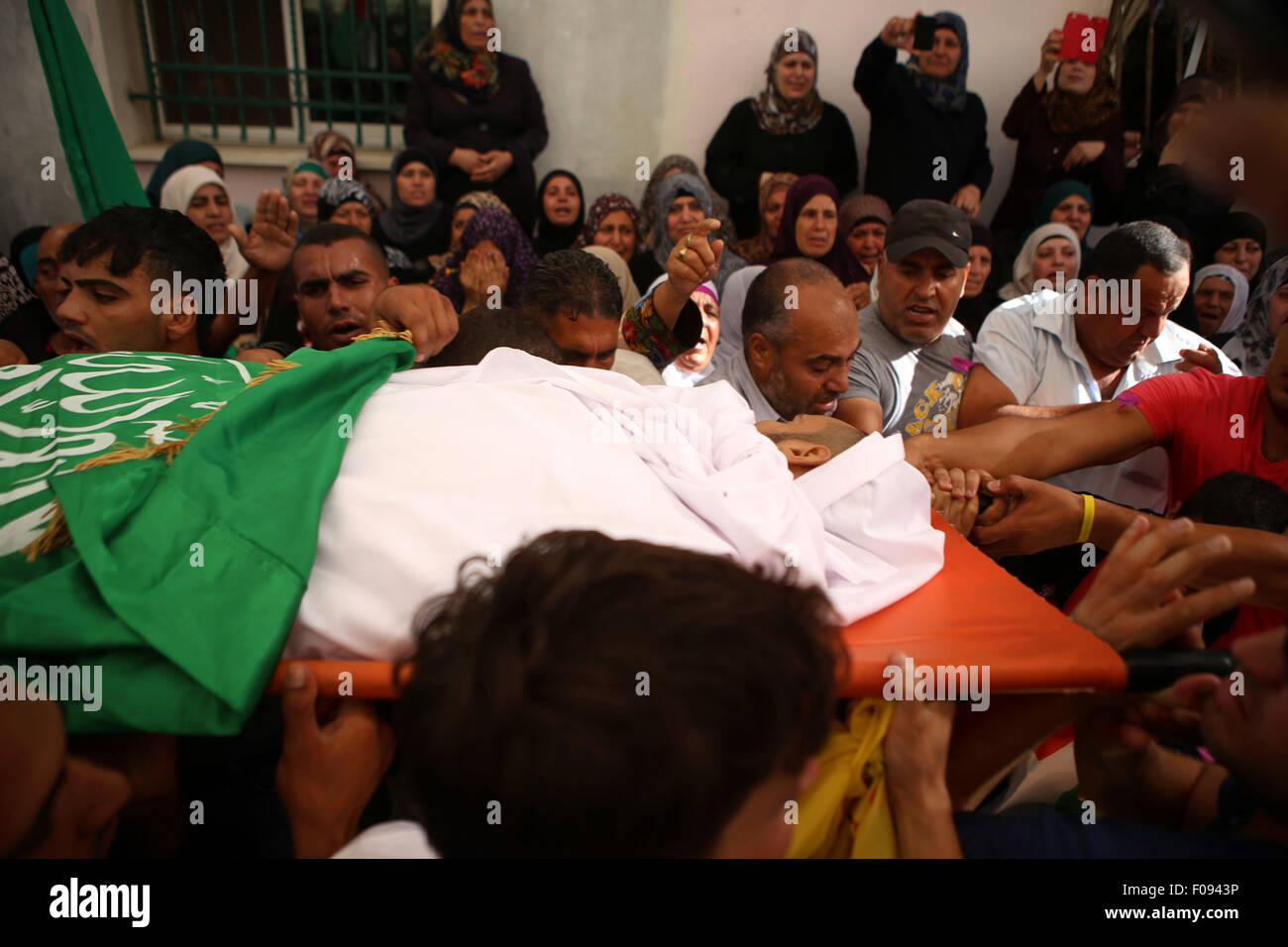 Ramallah, West Bank, Palestinian Territory. 10th Aug, 2015. Mourners ...