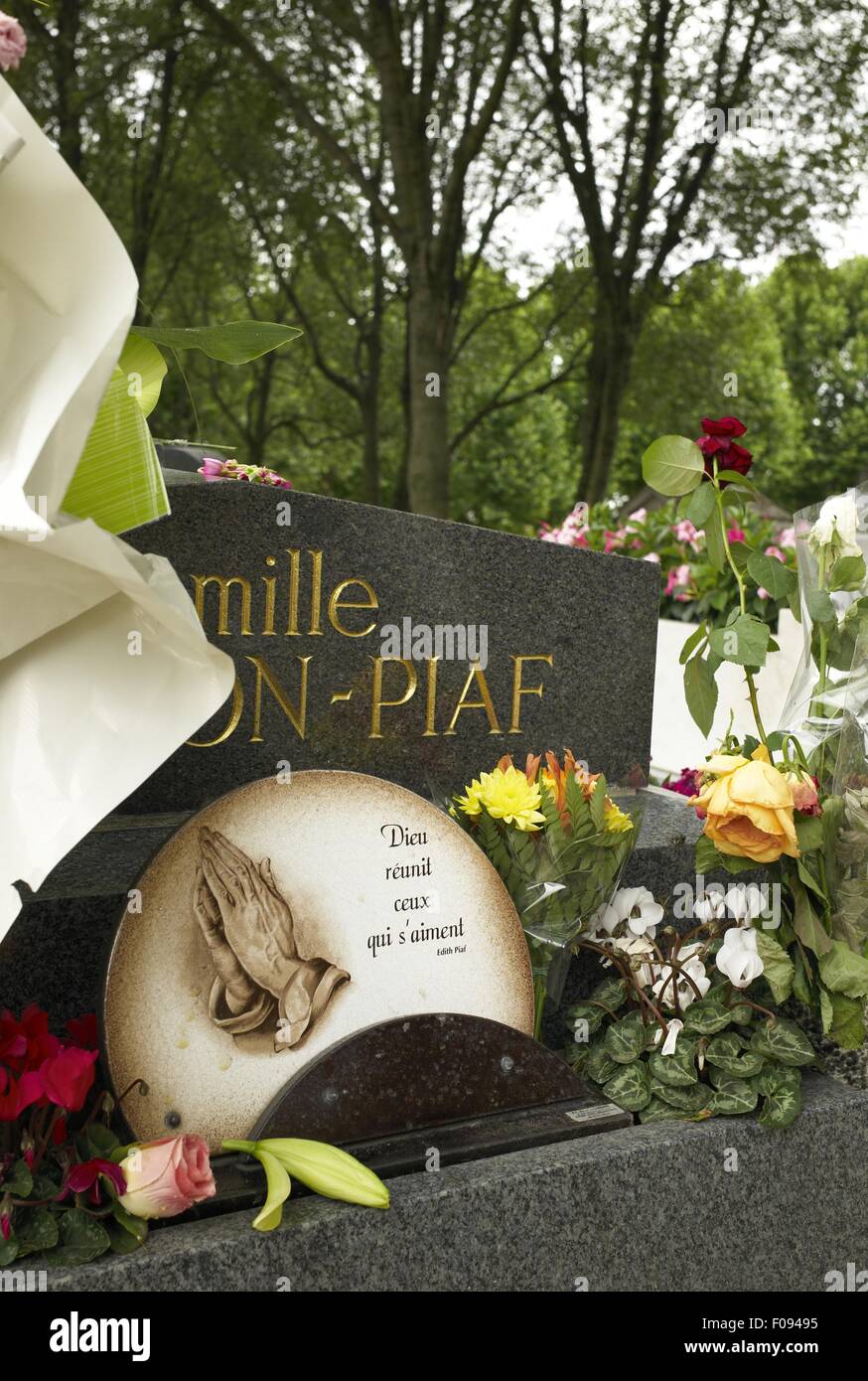 Edith piaf grave hi-res stock photography and images - Alamy