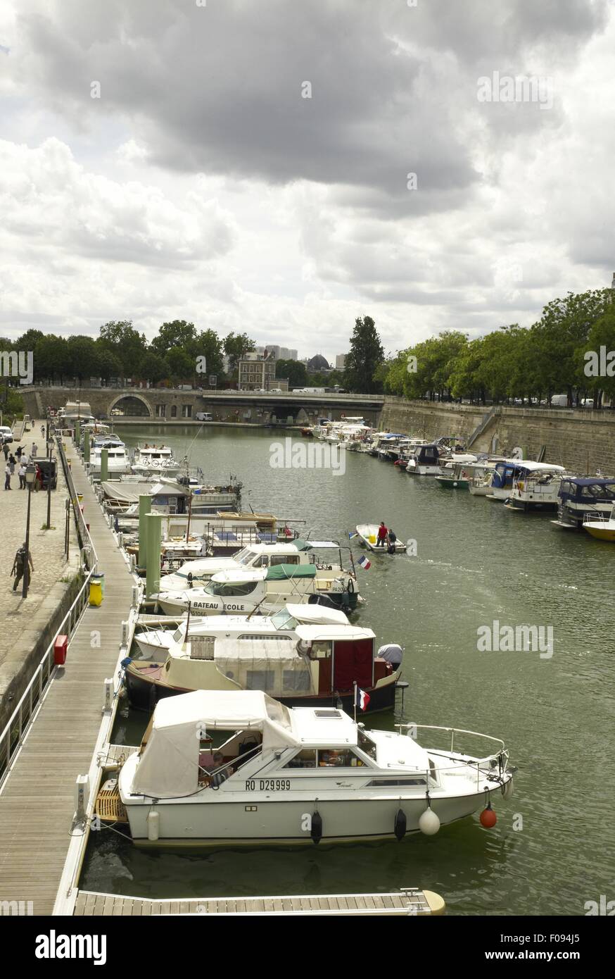 Boats moored in small harbour channel in Paris, France Stock Photo - Alamy