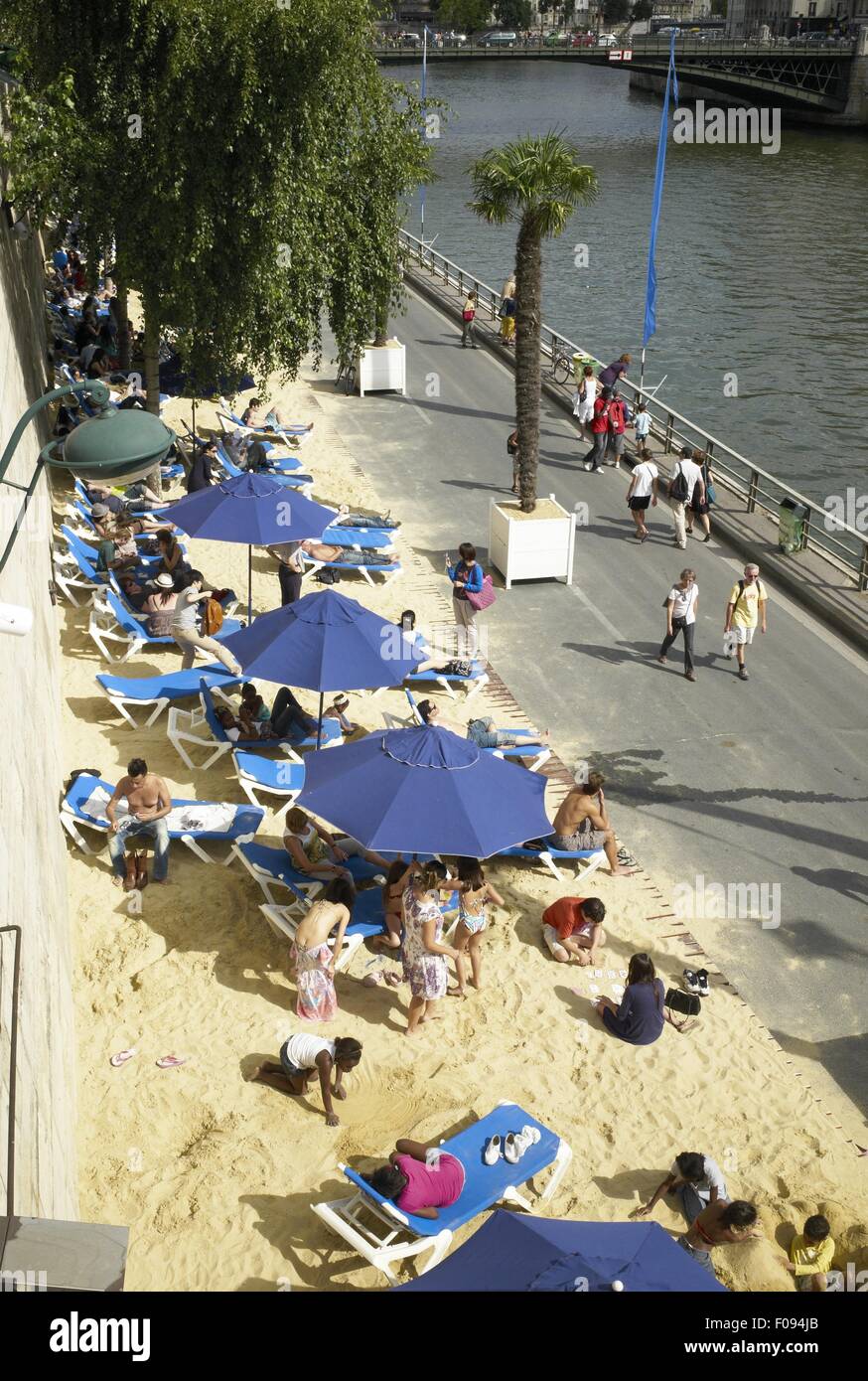 Paris beach club hi-res stock photography and images - Alamy
