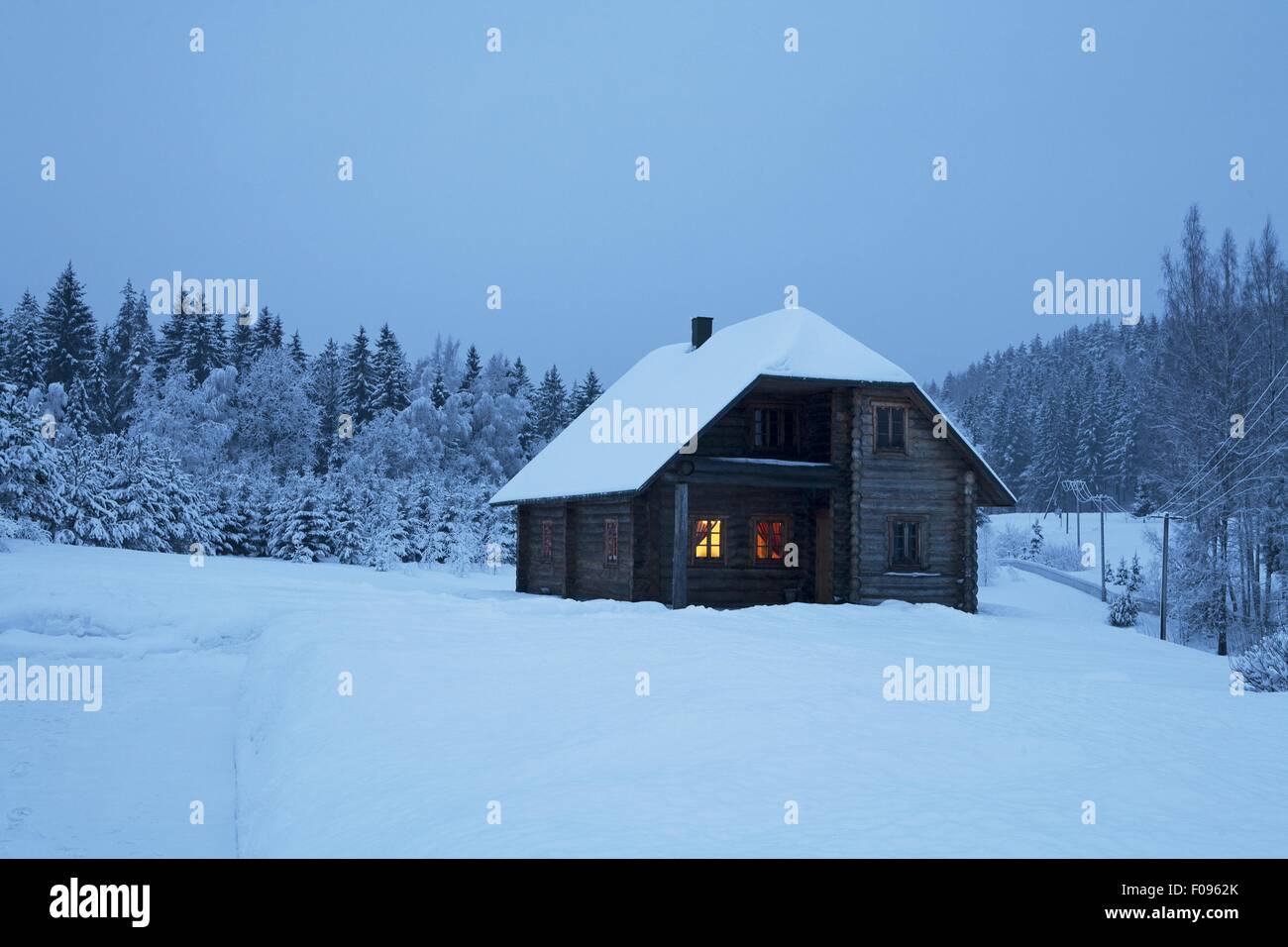 House in snowy mountains hi-res stock photography and images - Alamy