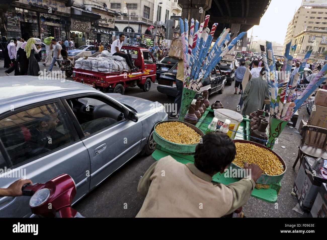 Street crowded with people, hawkers and vehicles, Cairo, Egypt Stock ...