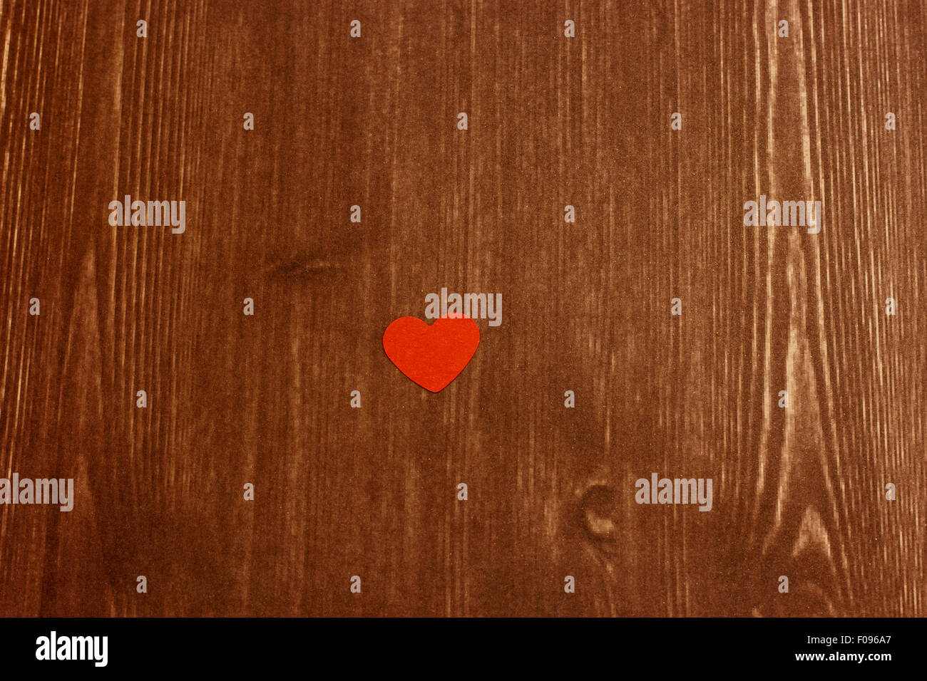 little red heart on a wood texture Stock Photo - Alamy