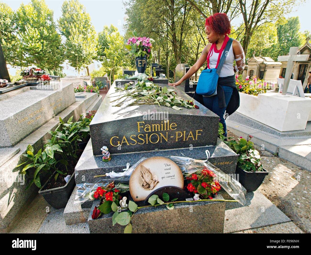 Grave edith piaf in pere hi-res stock photography and images - Alamy