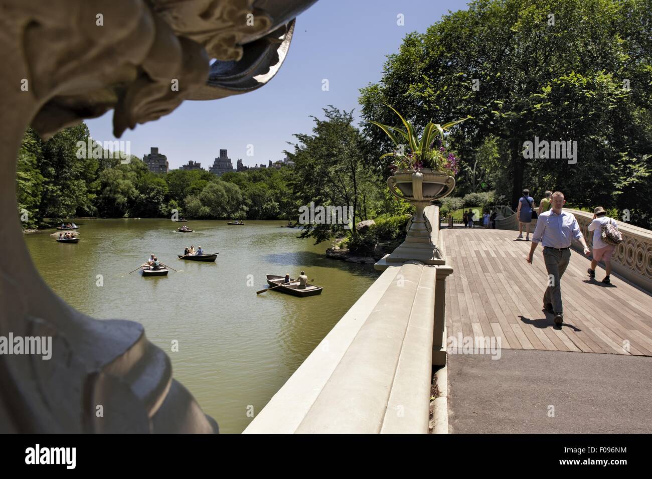 People walking on Bow Bridge in Central Park, Manhattan, New York, USA ...