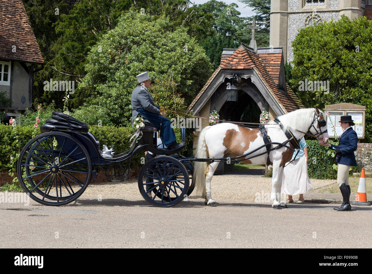 Two wheeled horse drawn carriage hi-res stock photography and images ...