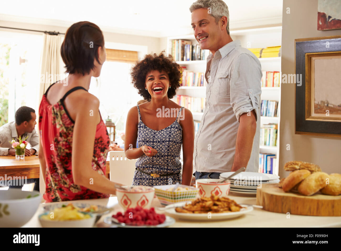Group of people talking at party hi-res stock photography and images ...