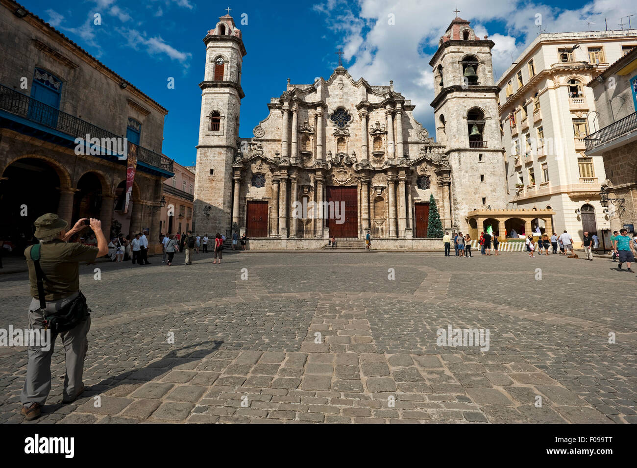 Visitors view take photos hi-res stock photography and images - Alamy