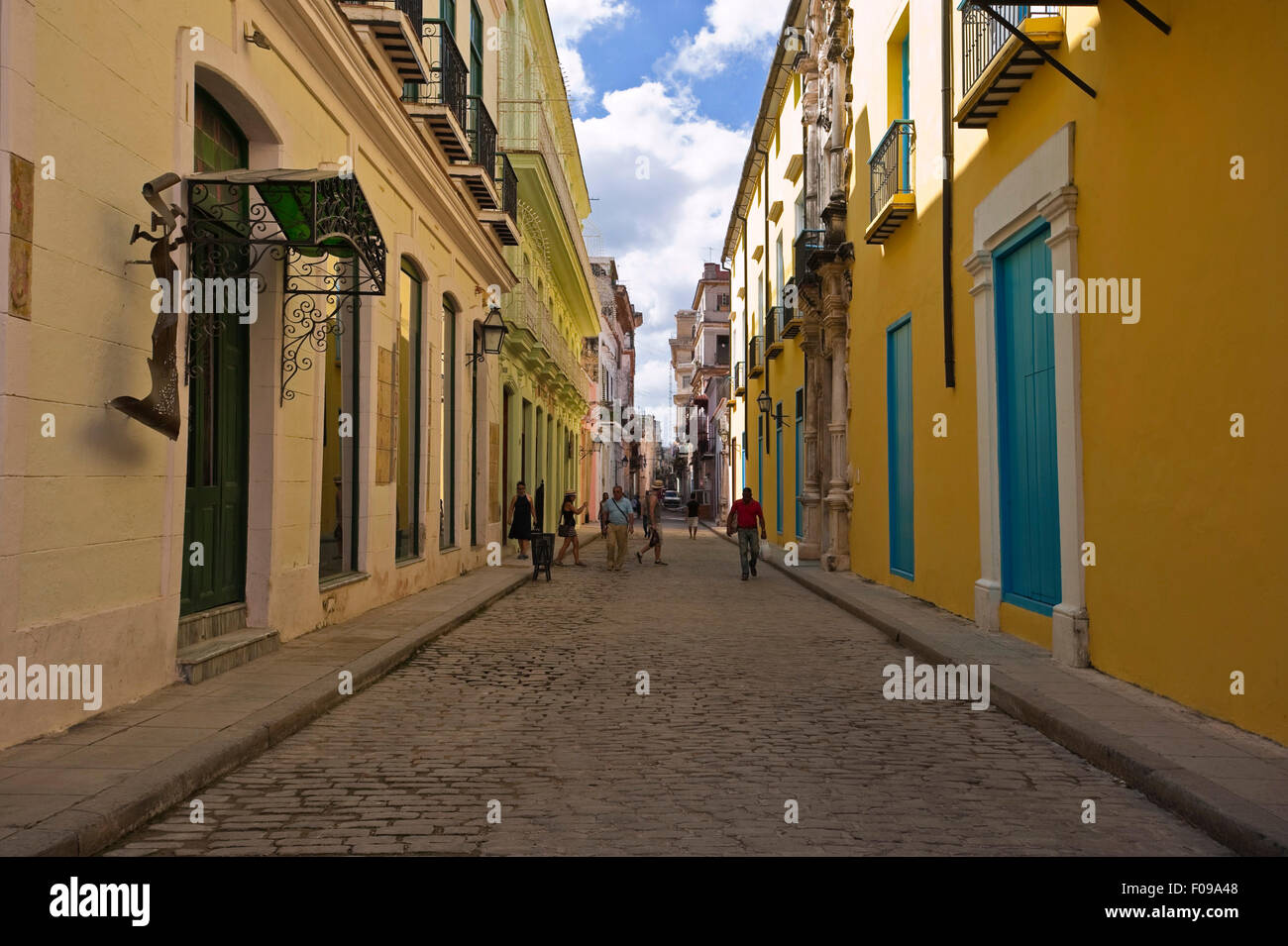 Horizontal street view in Havana, Cuba Stock Photo - Alamy