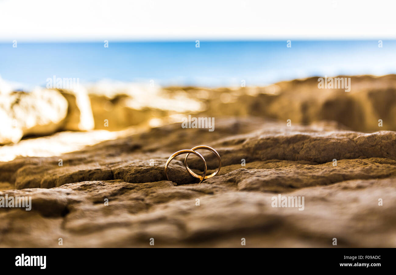 Wedding rings on a coast Stock Photo - Alamy