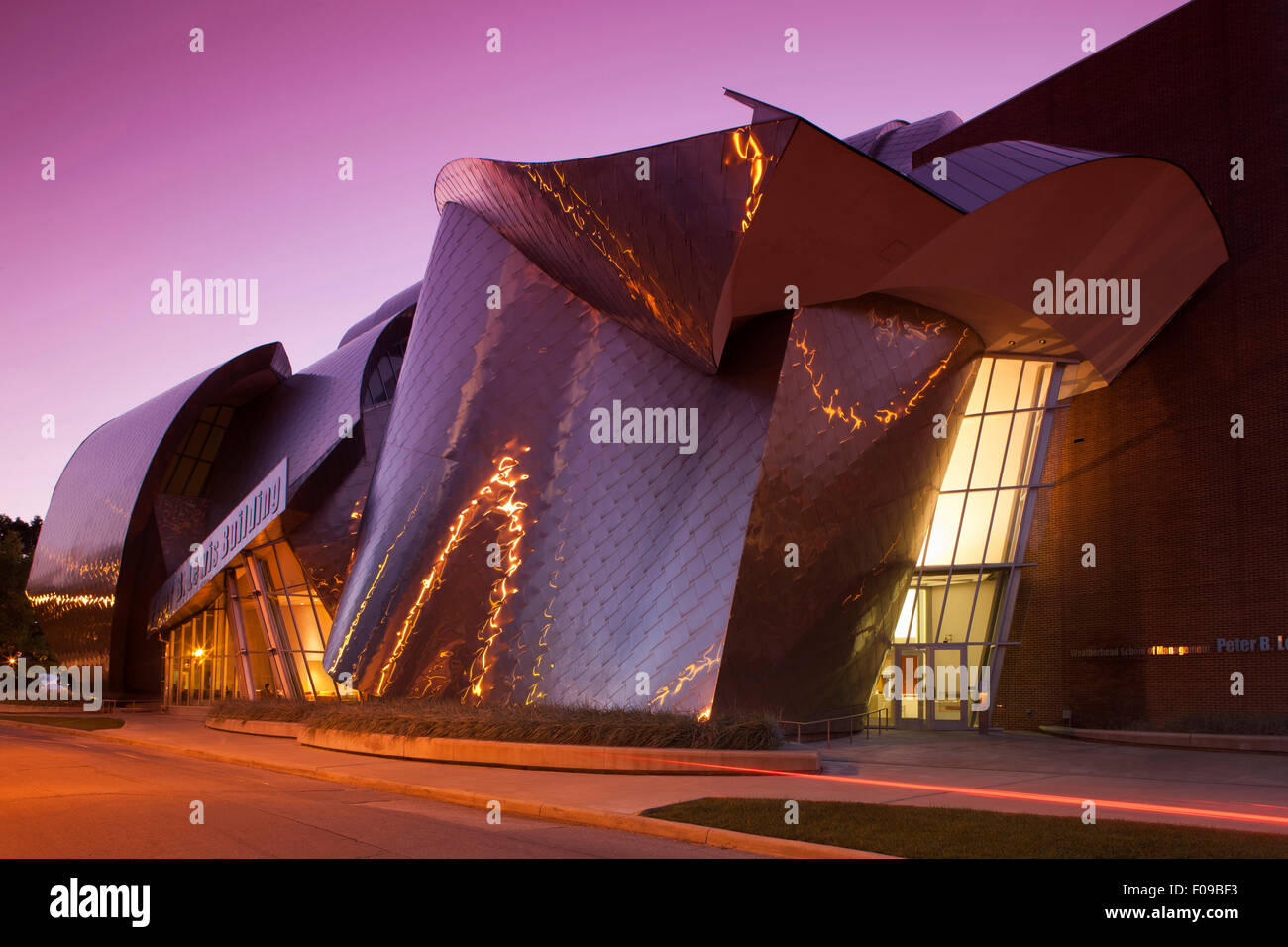 Case western gehry building hi-res stock photography and images - Alamy