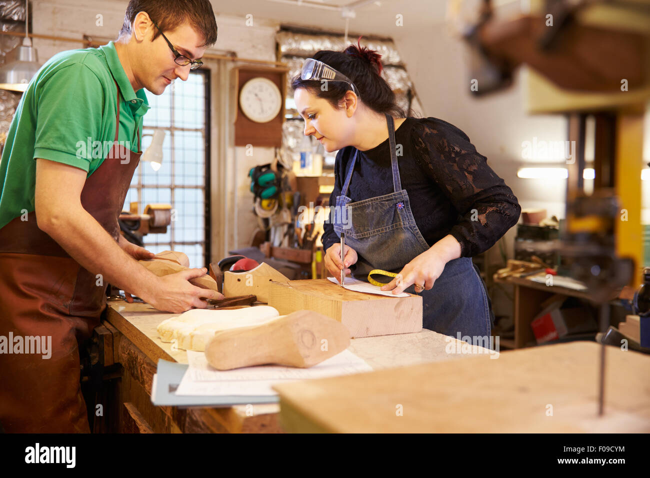 Shoemakers apron hi-res stock photography and images - Alamy