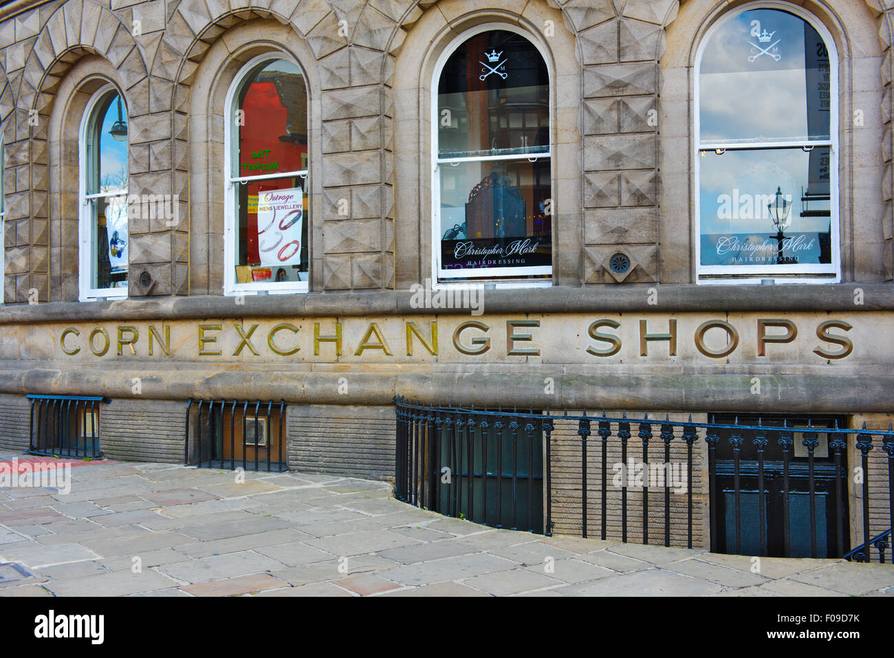 Leeds shops hi-res stock photography and images - Alamy