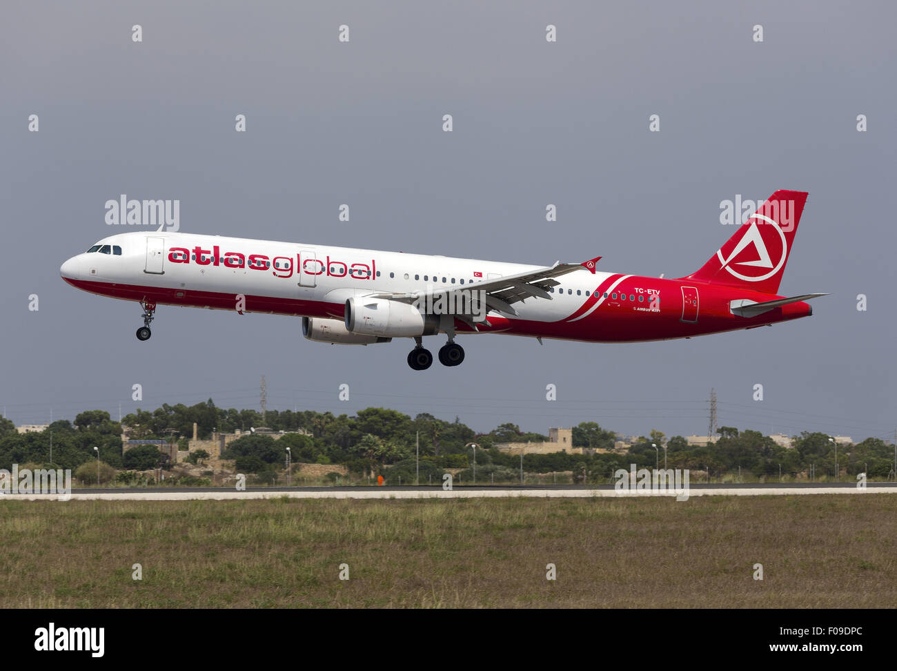 Atlas global airbus a321 landing hi-res stock photography and images ...