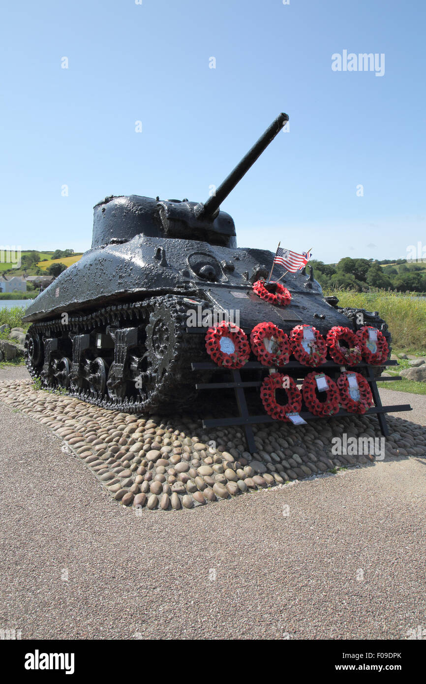 sherman tank and d day war memorial at torcross on the south devon ...