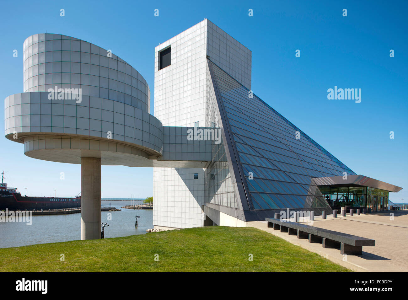 ROCK AND ROLL HALL OF FAME (©I M PEI 1995) WATERFRONT DOWNTOWN ...