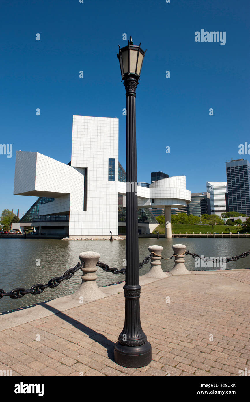 ROCK AND ROLL HALL OF FAME (©I M PEI 1995) DOWNTOWN CLEVELAND SKYLINE ...