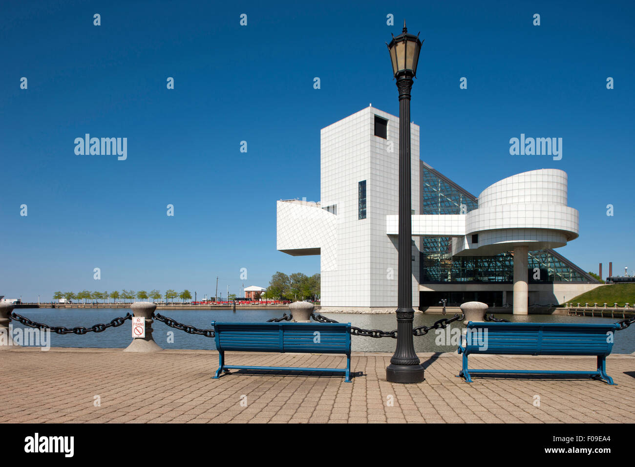 ROCK AND ROLL HALL OF FAME (©I M PEI 1995) DOWNTOWN CLEVELAND SKYLINE ...