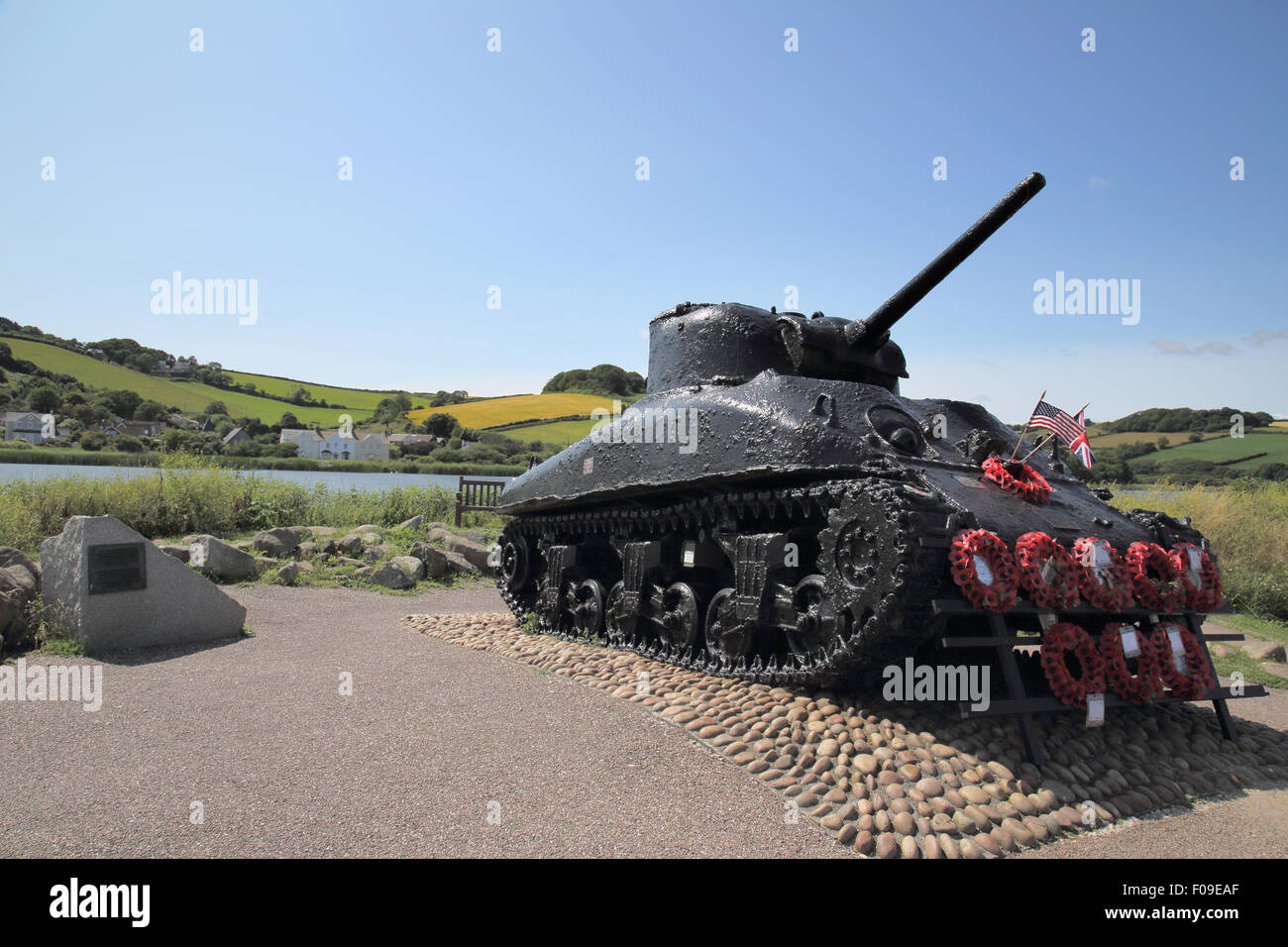 sherman tank and d day war memorial at torcross on the south devon ...