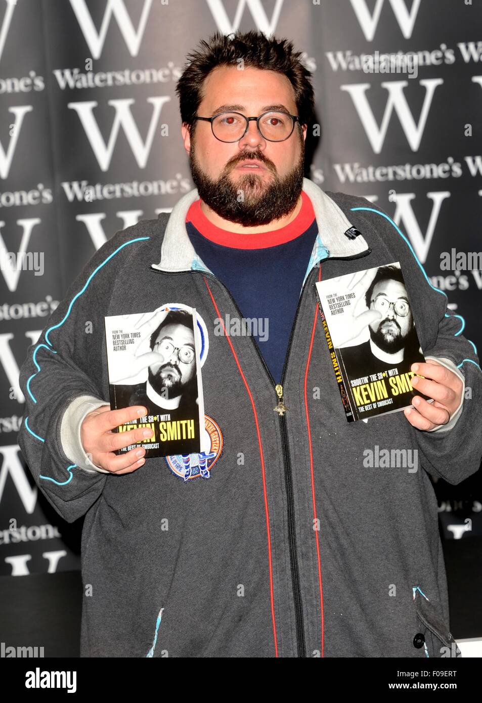 kevin smith US film director signs copies of his new book Shootin' The ...