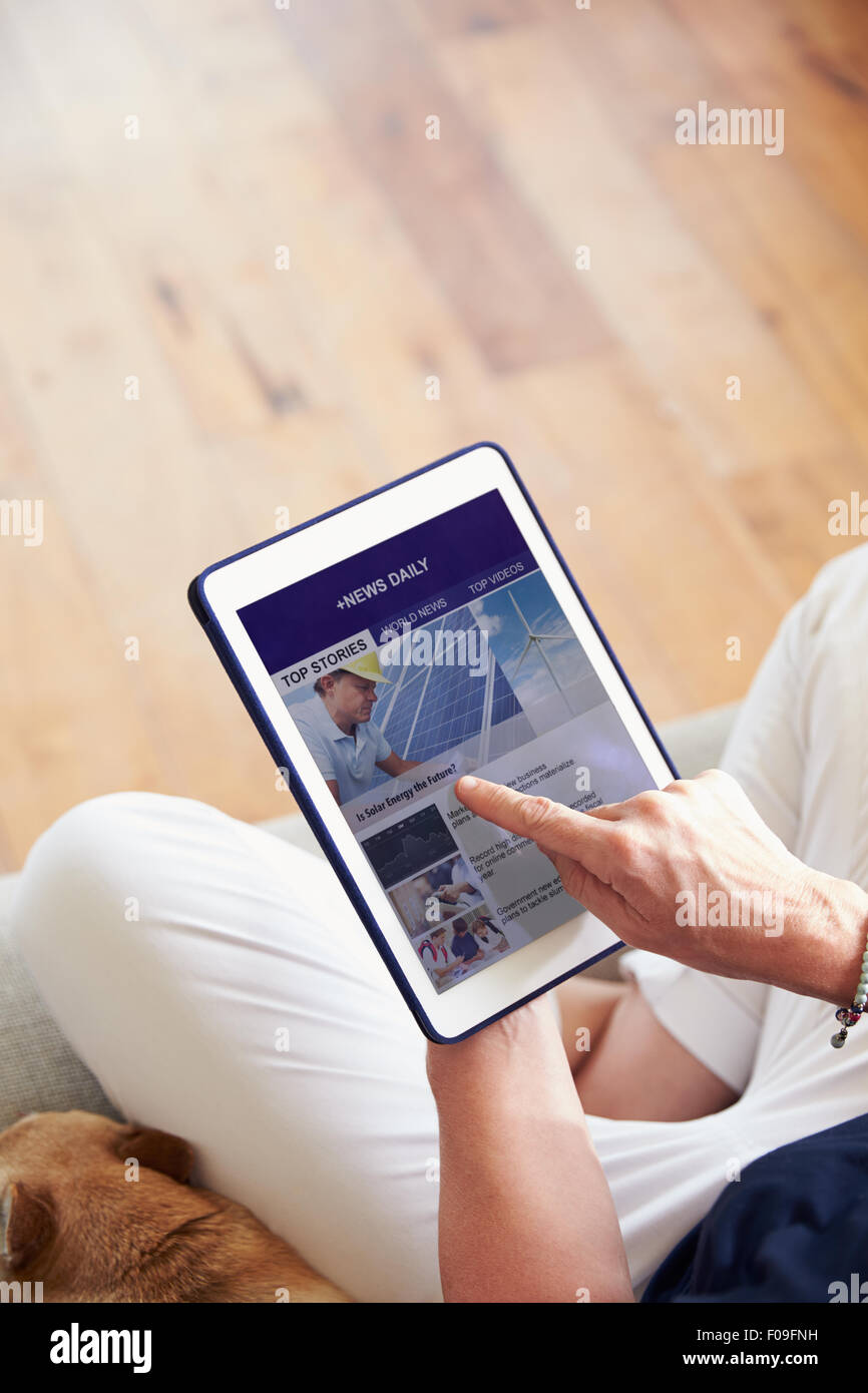 Digital news information hi-res stock photography and images - Alamy