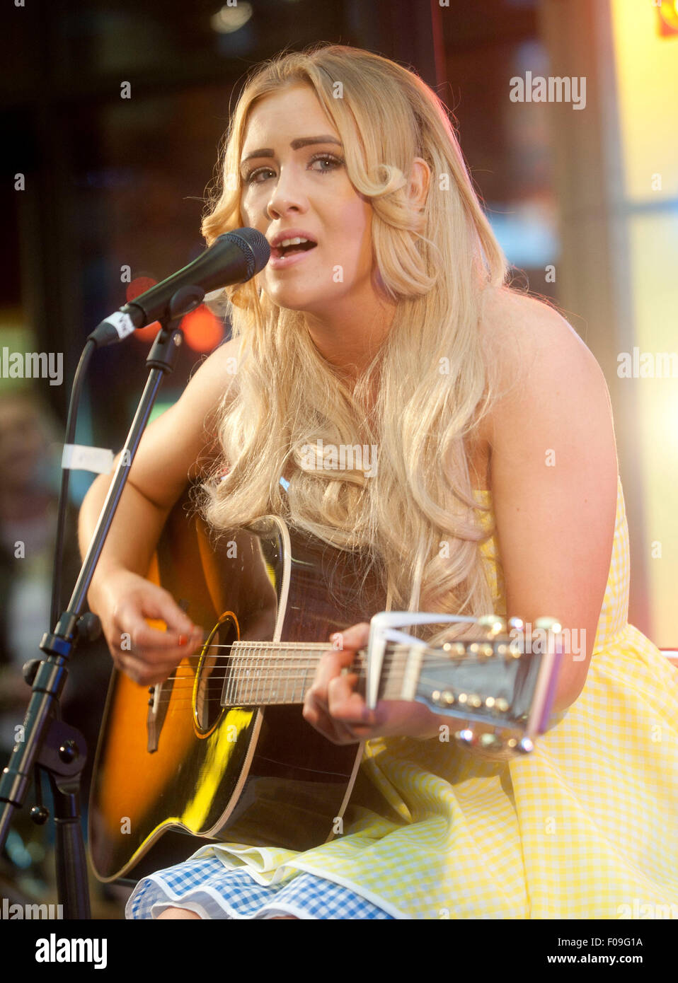 EMMA JADE at country 2 country london Stock Photo - Alamy