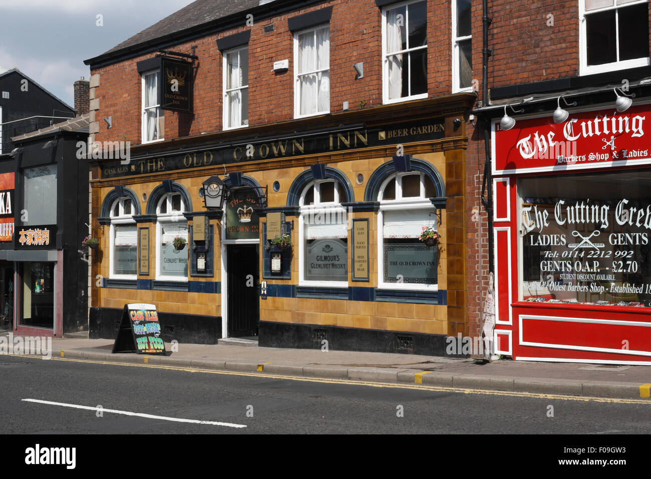 The Old Crown Inn, Public House Sheffield England, traditional english ...