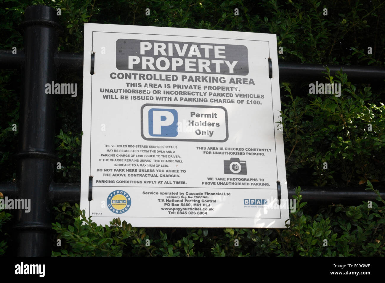 Controlled parking sign hi-res stock photography and images - Alamy