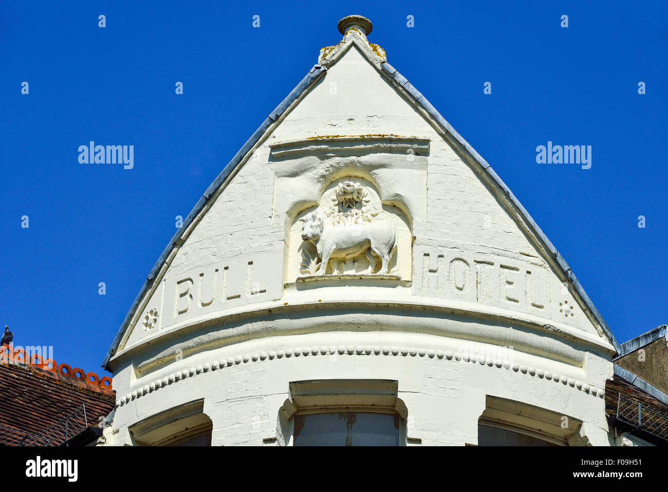 Former Bull Hotel inscription on building, Broad Street, Reading ...