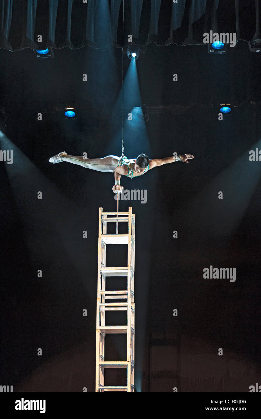 Chinese Acrobat in the "Amaze Featuring the Acrobats of Shanghai ...