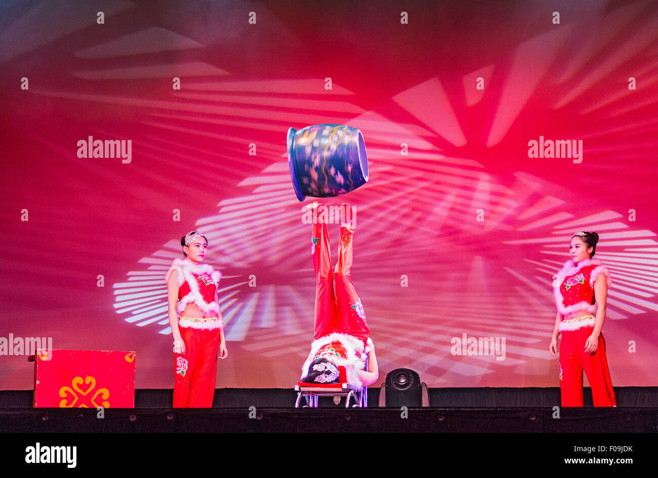 Shanghai acrobats show hi-res stock photography and images - Alamy