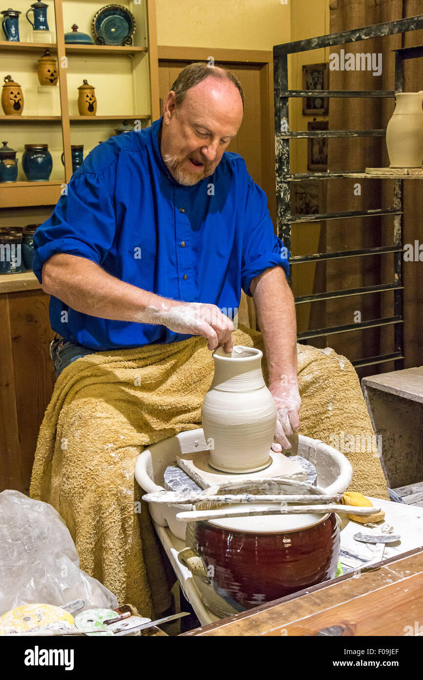 Pottery making hi-res stock photography and images - Alamy