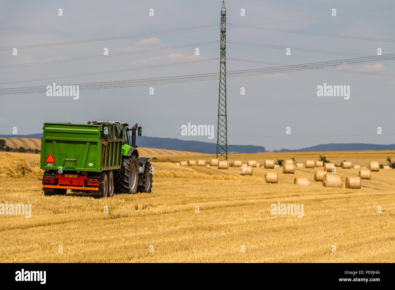 Hay bales on field agriculture hi-res stock photography and images - Alamy