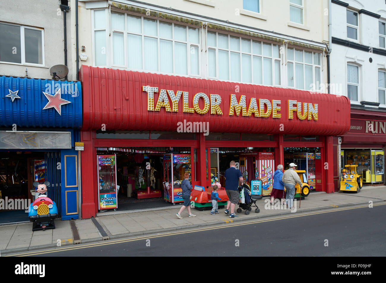 Amusement rides england hi-res stock photography and images - Alamy