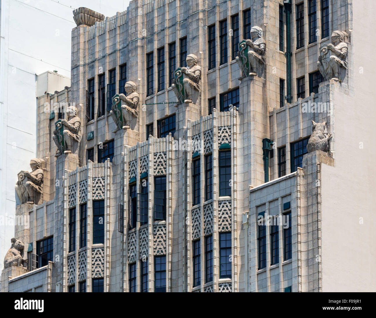 Art deco statues hi-res stock photography and images - Alamy